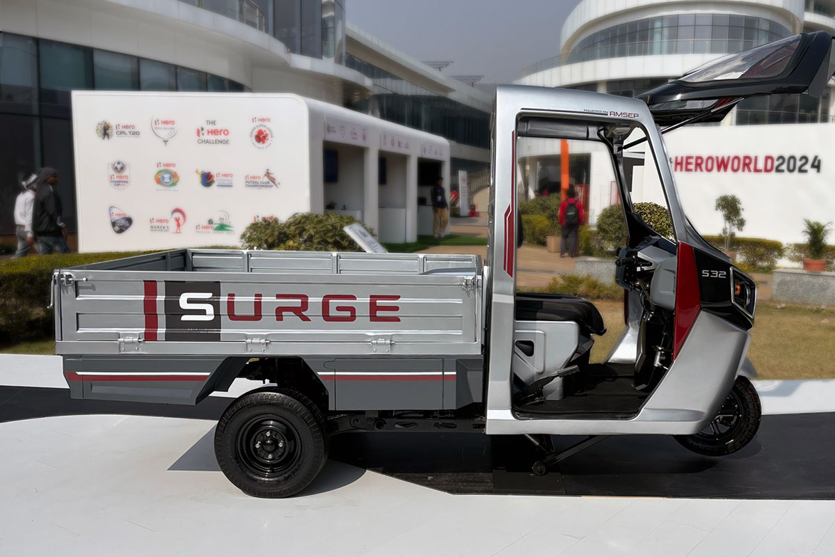 Surge S32 Is Both A 2-Wheel Electric Scooter And A 3-Wheel Cargo Tricycle