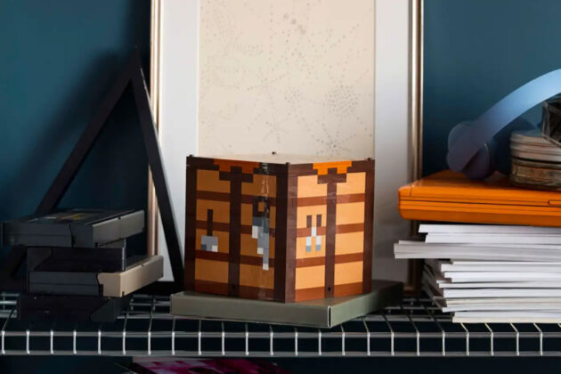 LEGO Minecraft The Crafting Table (21265) Set: 12 Biomes In One Set