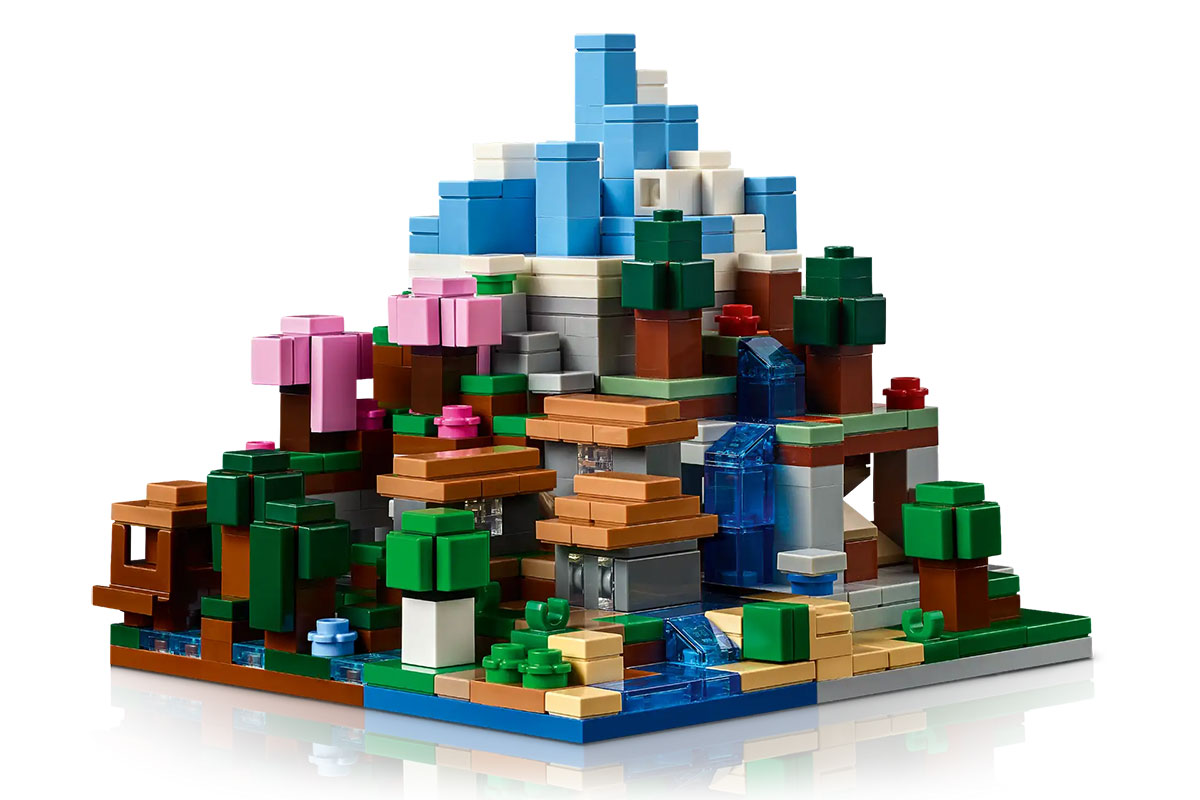 LEGO Minecraft The Crafting Table (21265) Set: 12 Biomes In One Set
