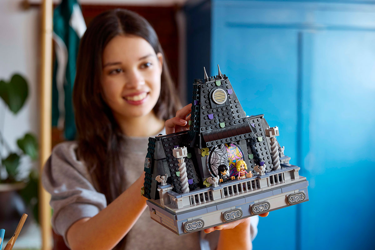 LEGO The Addams Family Wednesday Building Sets: Wednesday Never Looked ...