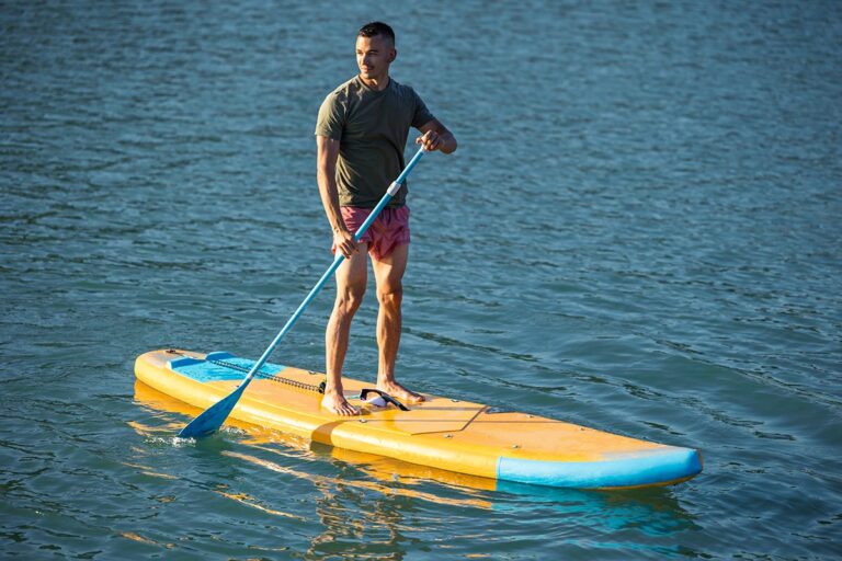 A Complete Guide To Understanding Paddle Boarding