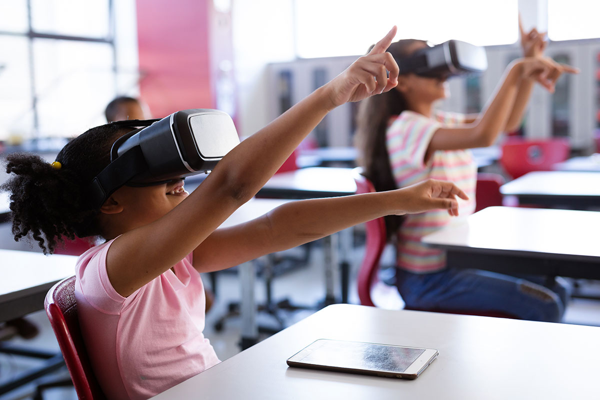 Immersive Learning Vs. Traditional Learning: Which Is More Effective?