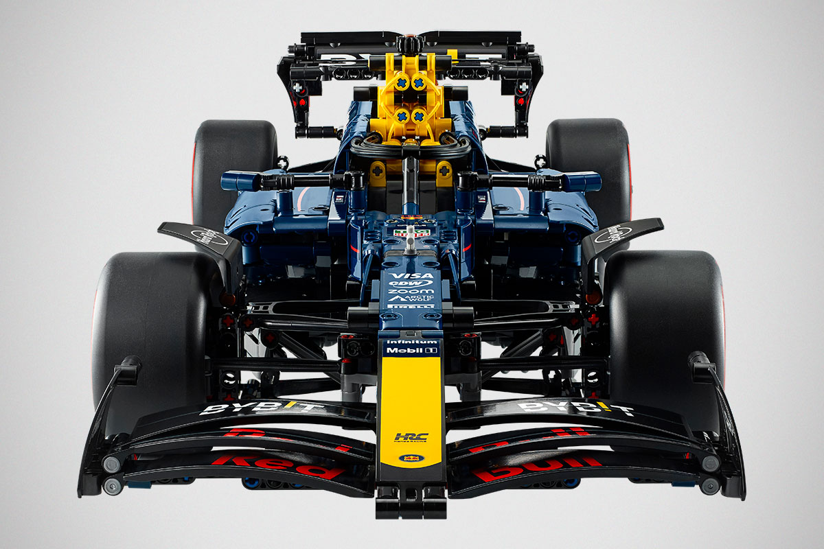 Building Speed: LEGO Technic Oracle Red Bull Racing RB20 Joins The (LEGO) Grid