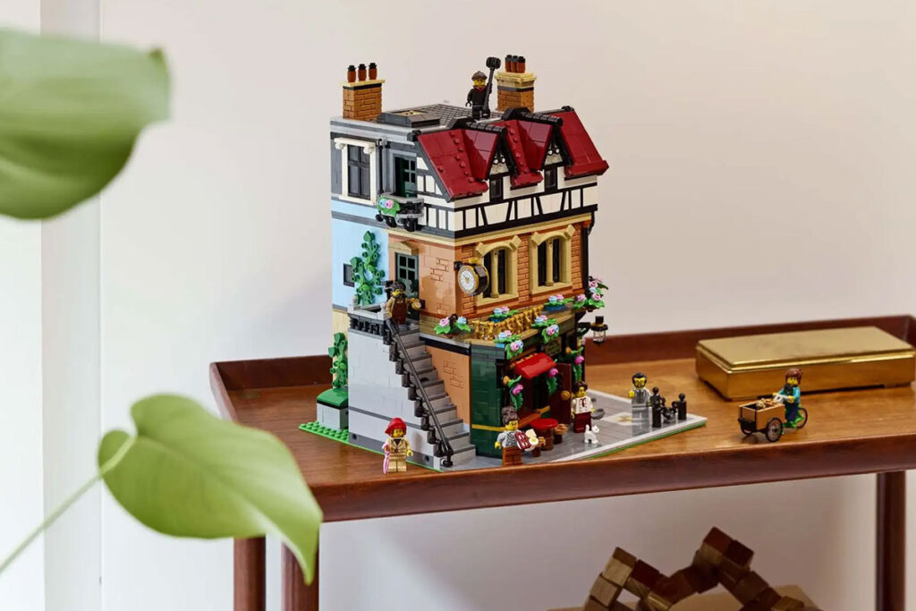 LEGO’s Tudor Corner: The Happiest Tudor Mansion You’ll Ever See