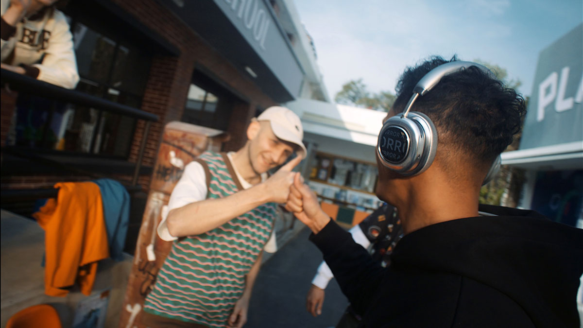 Morror Art VWS Headphones: Where Music Meets Mini-Billboards For Your ...