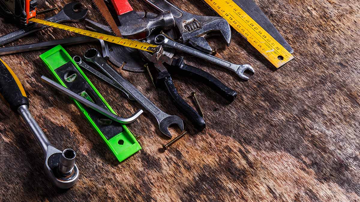 A Complete Guide To Choosing The Right Home Repairs Professionals For ...