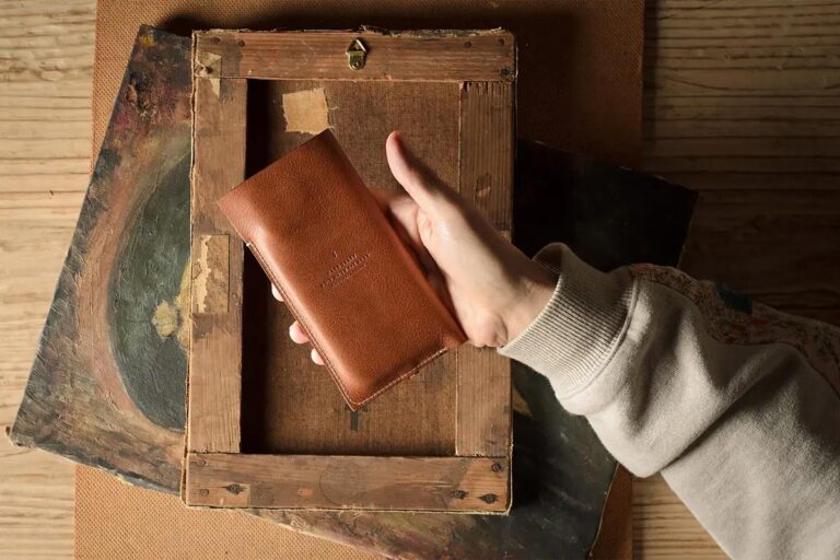 Hardgraft Masterpiece iPhone Case: It’s Classy!
