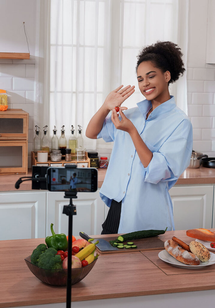 UVIEW Lets You See Yourself As You Live Stream Using The Rear Cameras