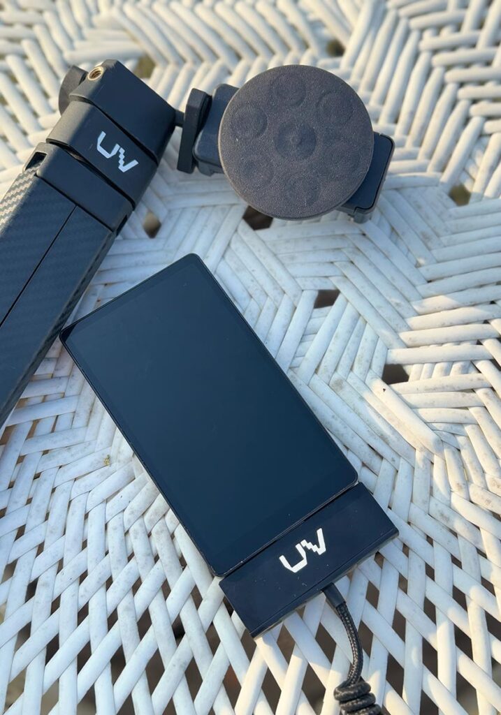 UVIEW Lets You See Yourself As You Live Stream Using The Rear Cameras