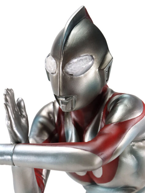 Specium Ray & Chill: This Ultraman Lights Up Your Shelf Like It’s 1967