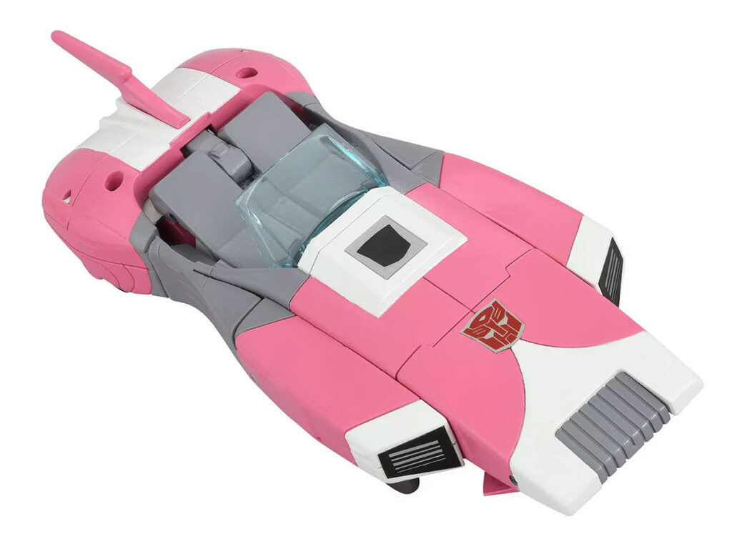 She’s Got the Touch: Arcee Finally Gets Her G1 Glow-Up