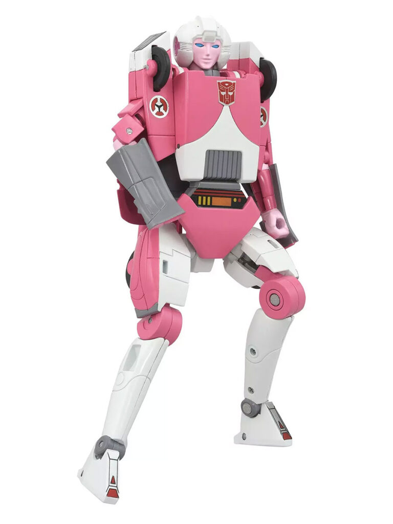 She’s Got the Touch: Arcee Finally Gets Her G1 Glow-Up