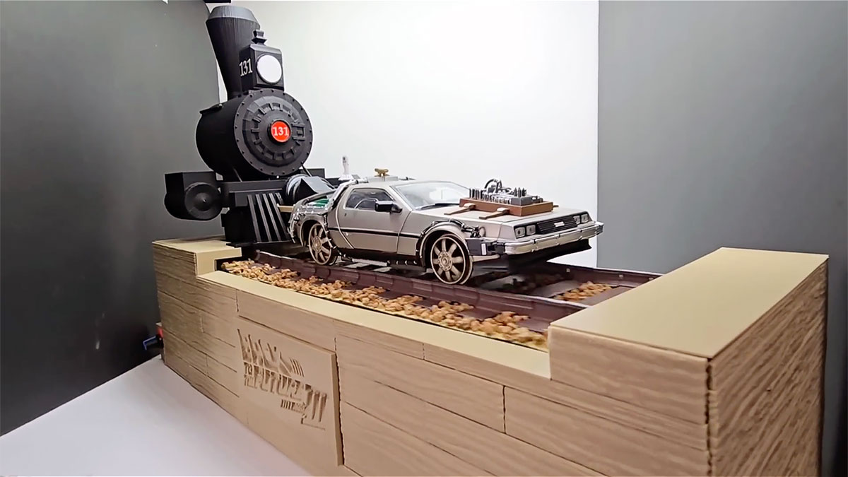 This Custom Diorama Setup Recreates That Glorious Train Push Scene From ...