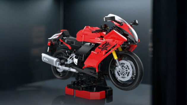 CaDA Suzuki Hayabusa Building Set Lets You Own the 25th Anniversary Busa