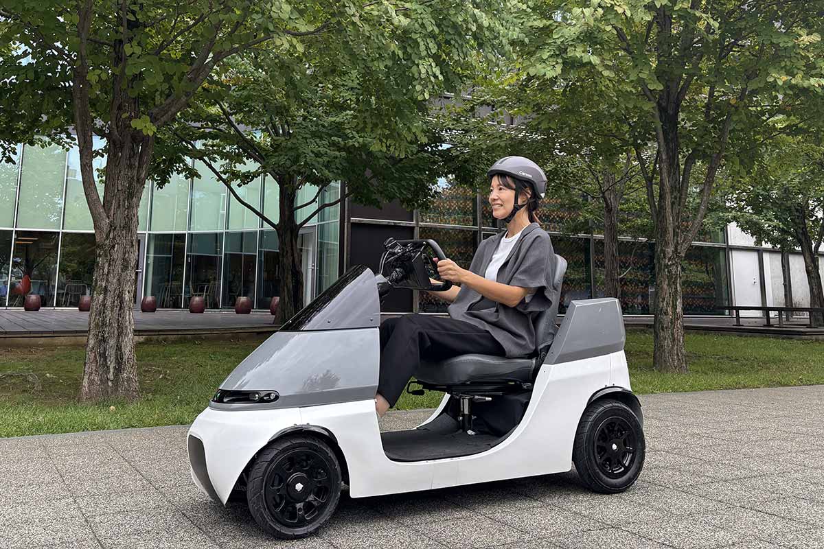 CURIO Q1 Four-Wheeled Scooter: Don’t Call It a Car