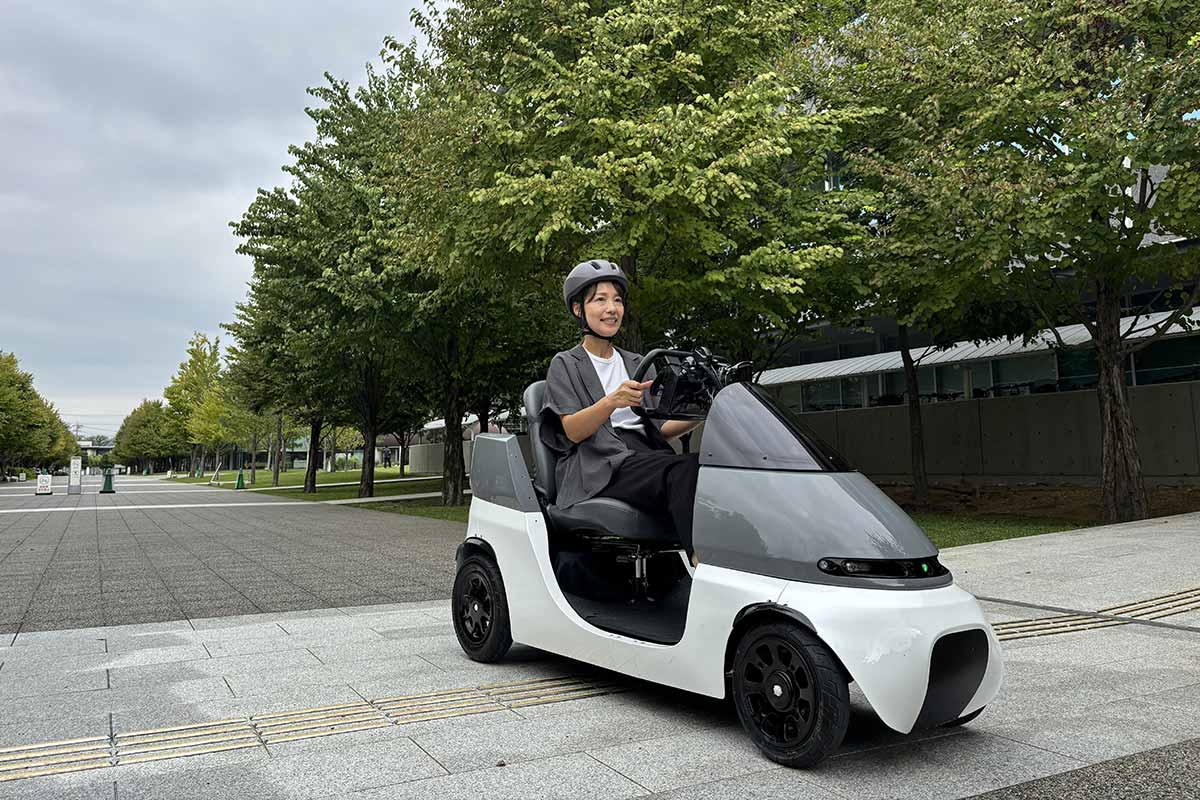 CURIO Q1 Four-Wheeled Scooter: Don’t Call It a Car