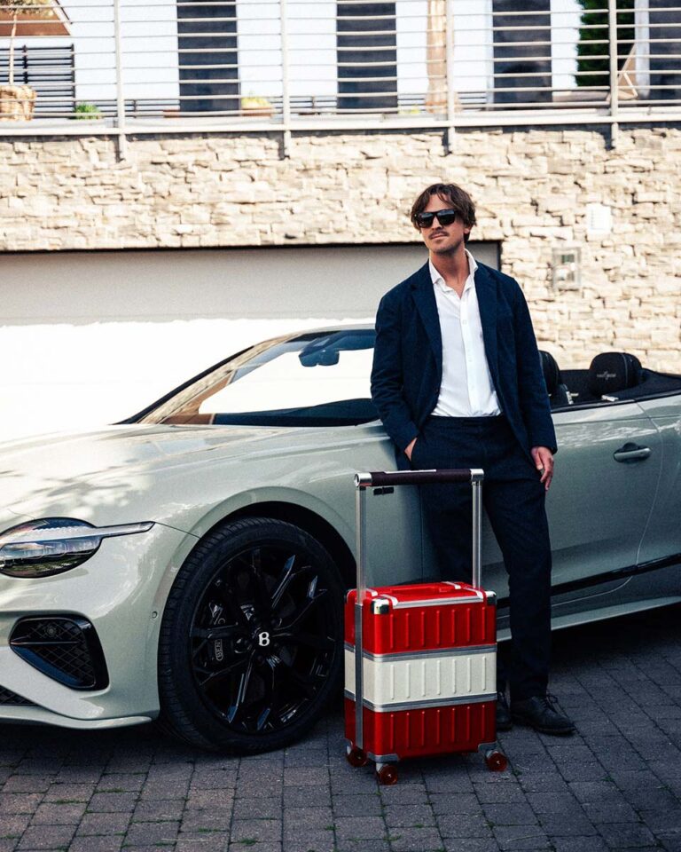 This Suitcase Unpacks Itself Into a Wardrobe, and It’s Called Drobe