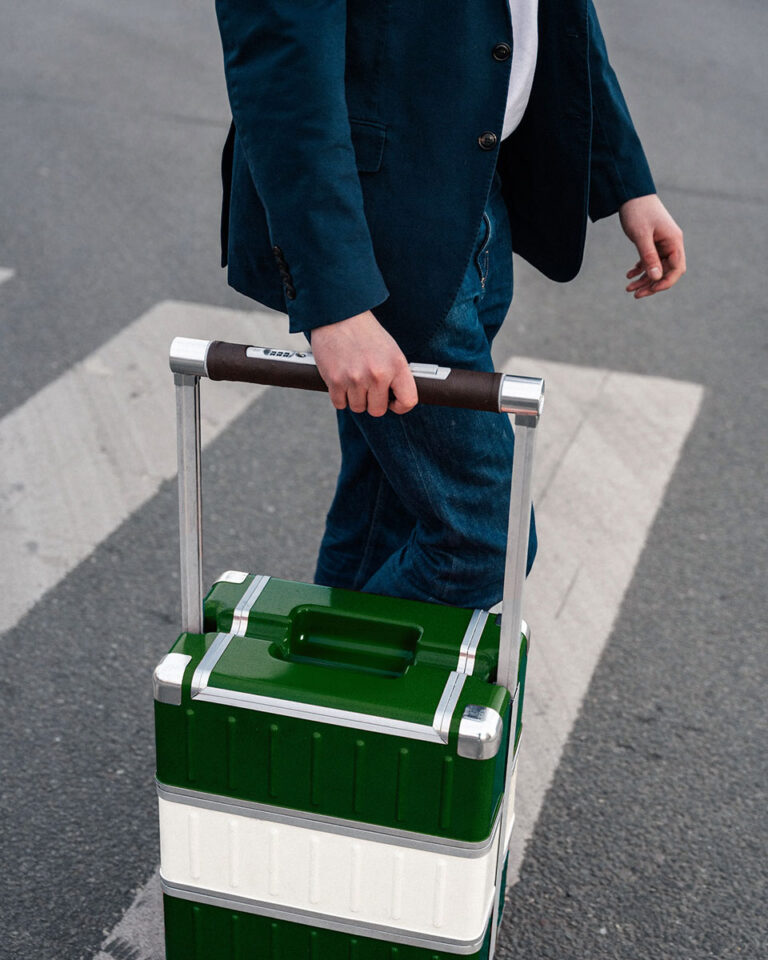This Suitcase Unpacks Itself Into a Wardrobe, and It’s Called Drobe