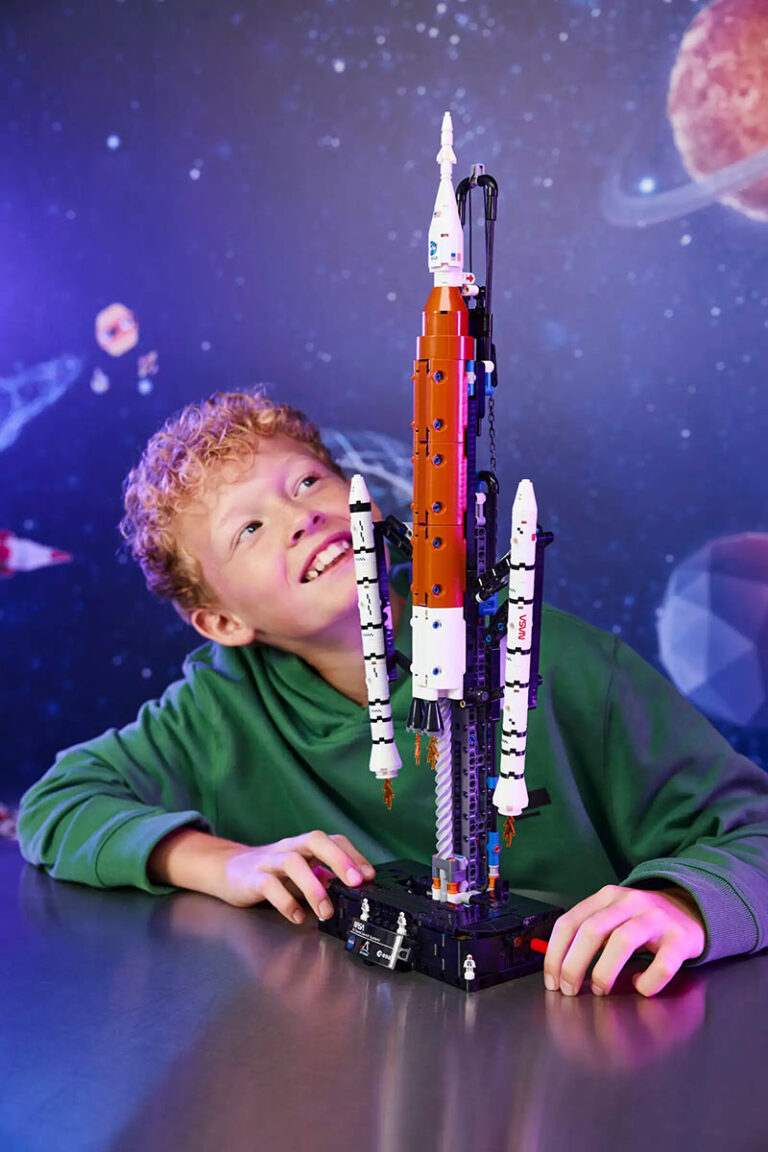 LEGO NASA Artemis Space Launch System (42221) Lets You Recreate Rocket ...