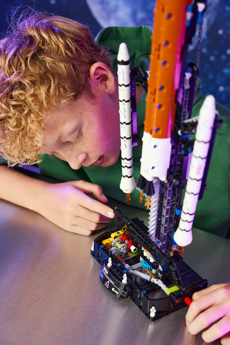 LEGO NASA Artemis Space Launch System (42221) Lets You Recreate Rocket ...