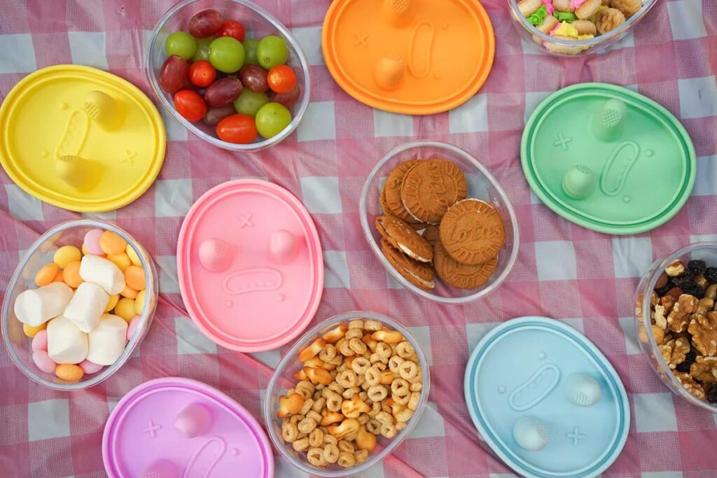 Monchi Snack Box Uses Built-In “Fingers” for Mess-Free Snacking Anywhere